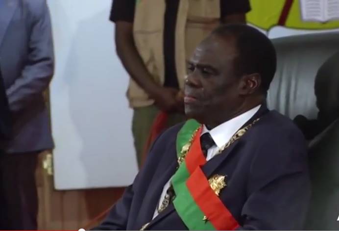 BURKINA : KAFANDO TENTE DE RÉSOUDRE LA CRISE ENTRE SA GARDE ...