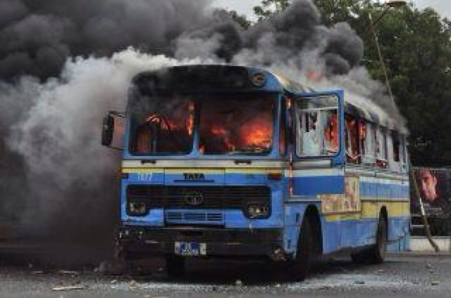 BUS INCENDIE A YARAKH : DE FAUX TEMOIGNAGES RELAYES PAR LE MINISTRE DE ...