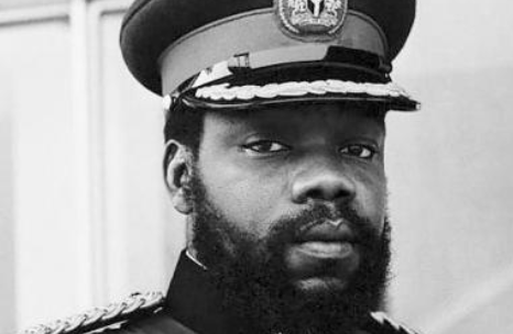 L’HOMME QUI A PROVOQUE LA GUERRE DE SECESSION DU BIAFRA AU NIGERIA ...